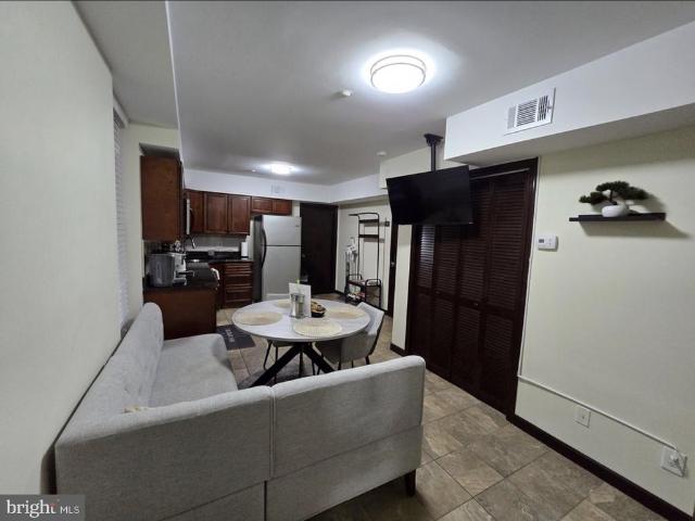 230 Market Street # 4