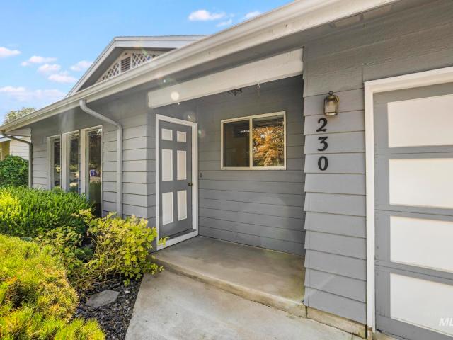 230 Meadows Ln
