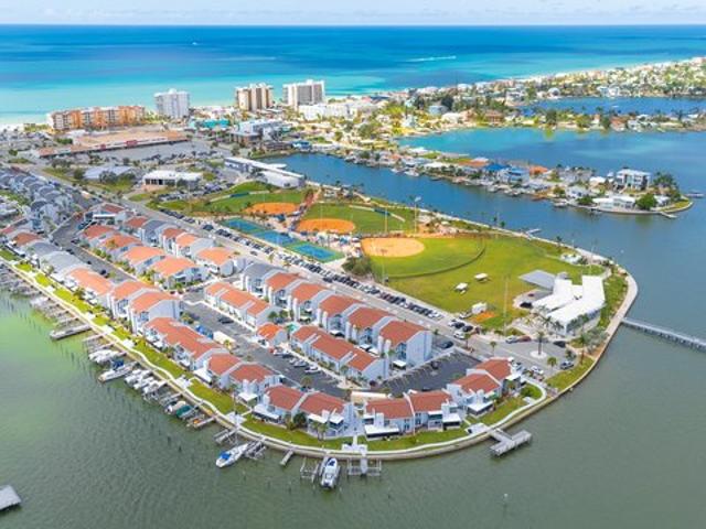 230 Medallion Blvd Apt E, Madeira Beach, FL 33708