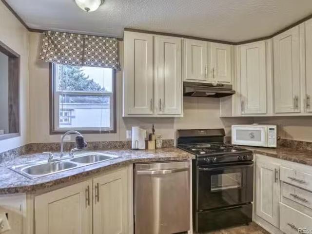 230 N 2nd St, Berthoud, CO 80513 MLS 8342384