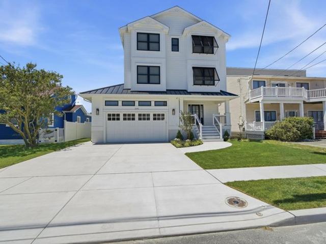 230 S 7th St, Brigantine, NJ 08203