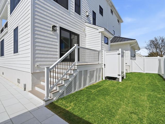 230 S 7th Street