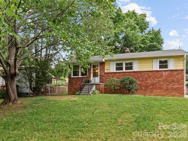 230 School Rd E, Asheville, NC 28803