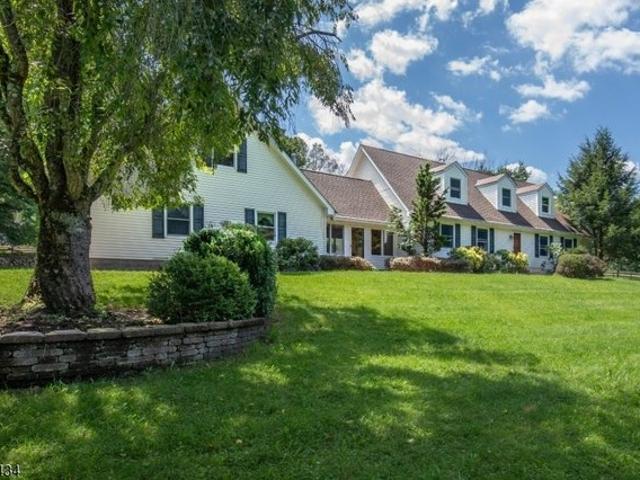 230 Shiloh Rd, Hope, NJ 07825