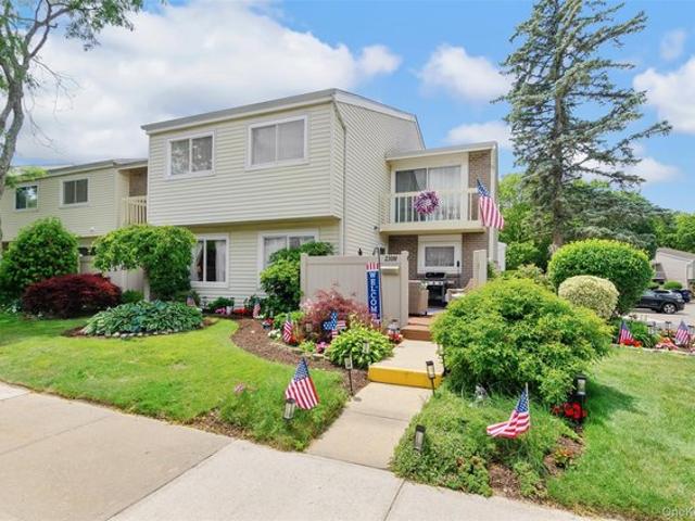 230 Springmeadow Dr Unit M, Holbrook, NY 11741