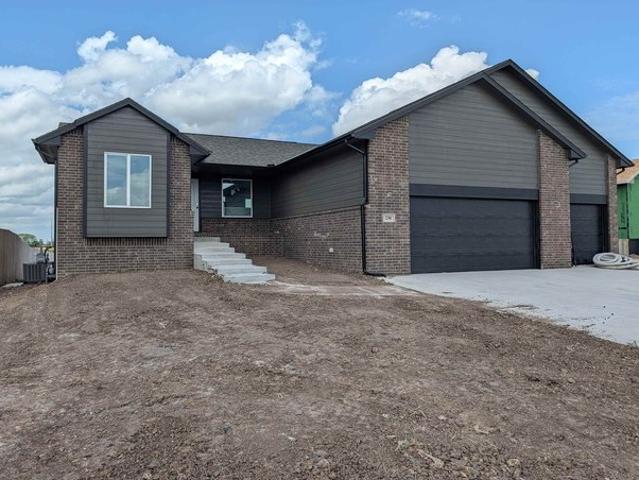 230 Summer Ct, Newton, KS 67114