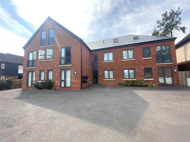 230 Swakeleys Road, Middlesex UB10 2 bed apartment to rent £2,000 pcm £462 pw