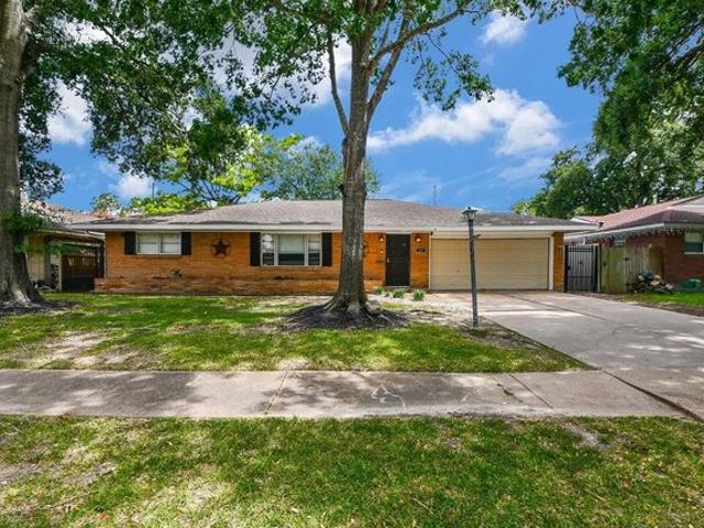 230 Princess Dr, Houston, TX 77034