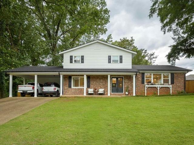 230 Robinhood Dr, Florence, AL 35633