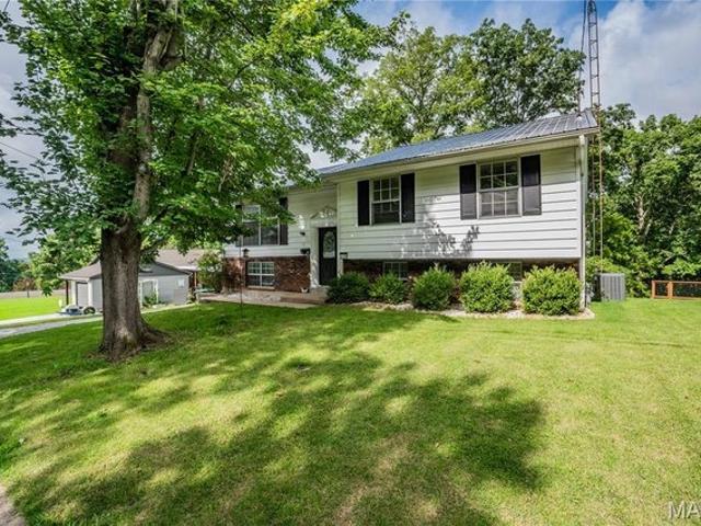 230 Ridge Dr, Chester, IL 62233