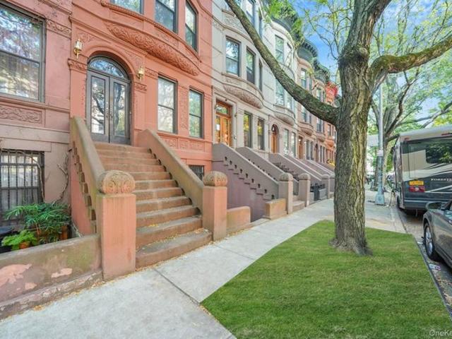 230 W 137th St, New York, NY 10030