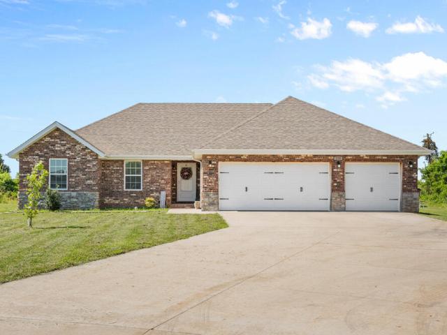 230 W Canterbury Lane