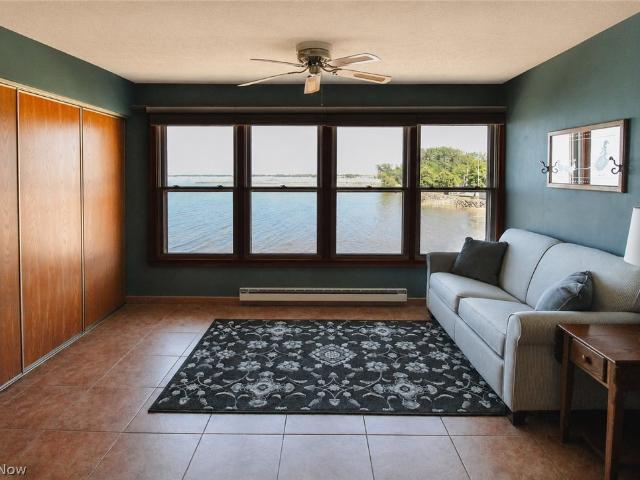 230 W Lakeshore Drive F