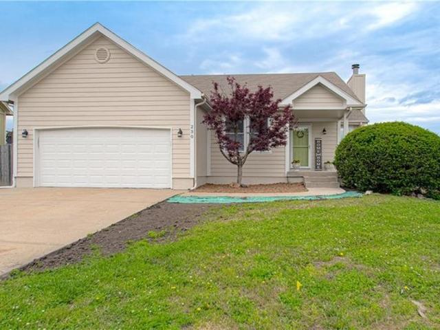 230 W Skylark St, Gardner, KS 66030