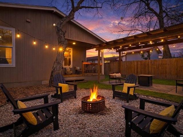 230 Thompson Pl, San Antonio, TX 78225
