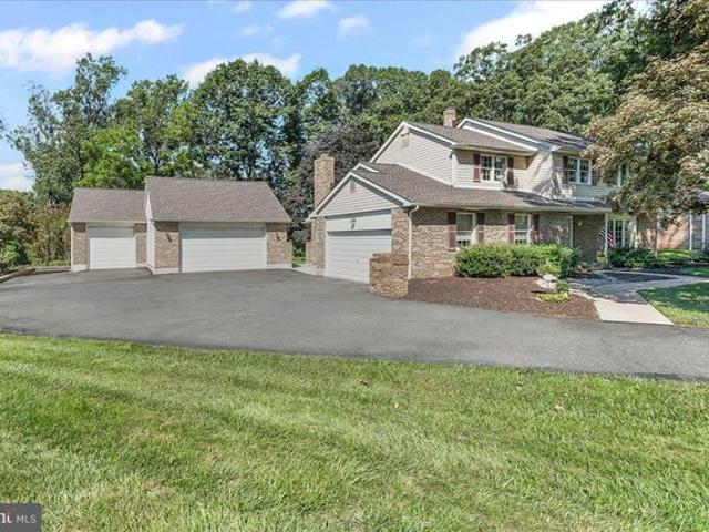 230 Tree Top Ln, Hockessin, DE 19707