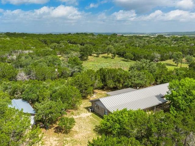 230 Verde Hills Dr, Center Point, TX 78010