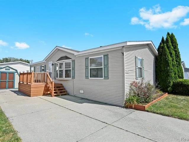23149 Egnew Dr, Clinton Township, MI 48036
