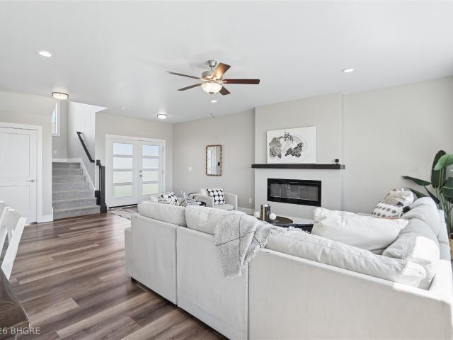 2314 E 50th Court