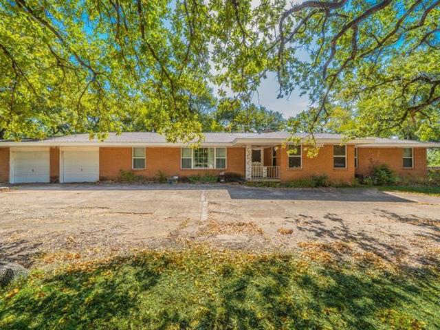 2314 Ingleside Dr, Grand Prairie, TX 75050