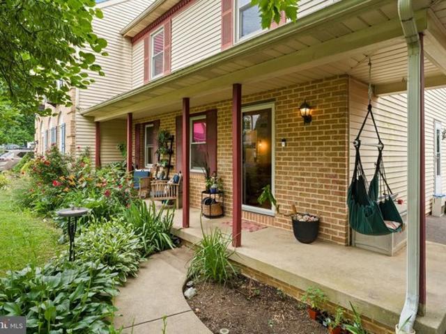 2314 Lawnwood Ct, East Petersburg, PA 17520