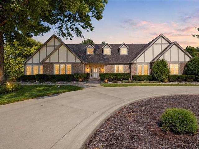 2314 University Dr, Charleston, IL 61920