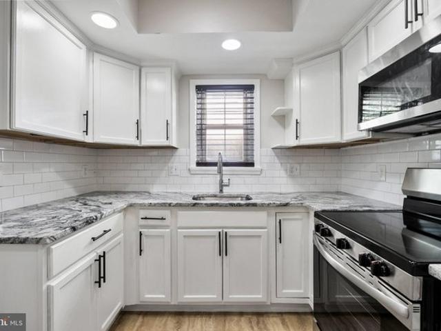 2314 Upland St, Chester, PA 19013