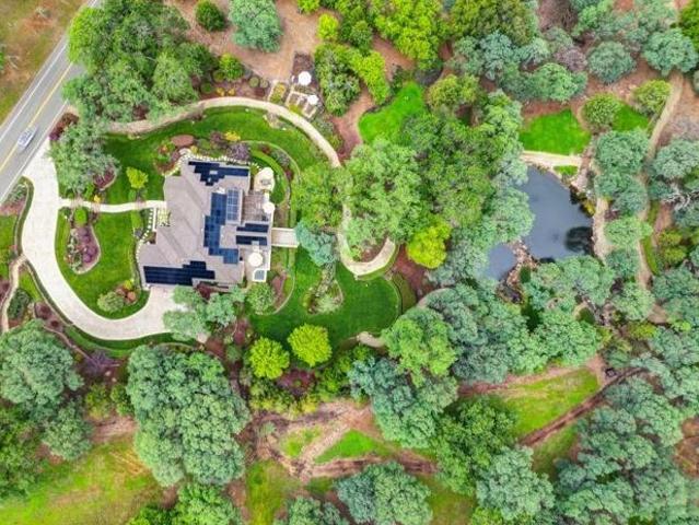 23150 Darkhorse Dr, Auburn, CA 95602