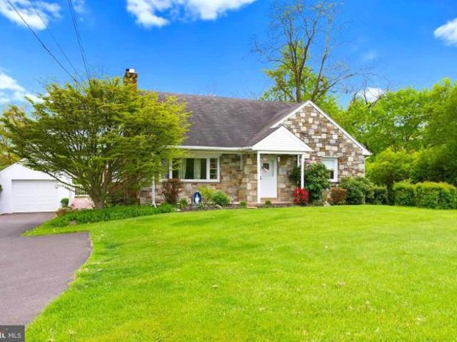 2315 N Broad St, Colmar, PA 18915