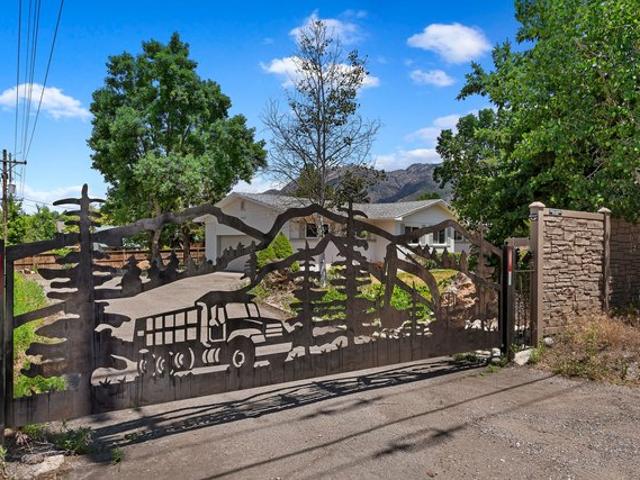 2315 E Creek Rd, Sandy, UT 84093