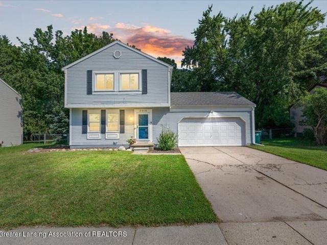 2315 E Provincial House Dr, Lansing, MI 48910