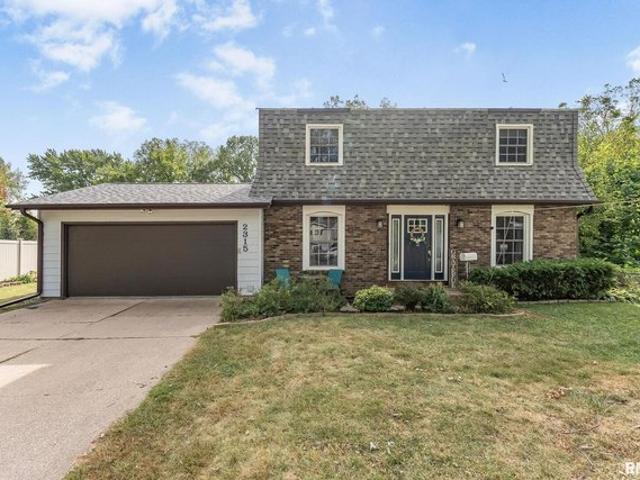 2315 Kingsway Dr, Bettendorf, IA 52722