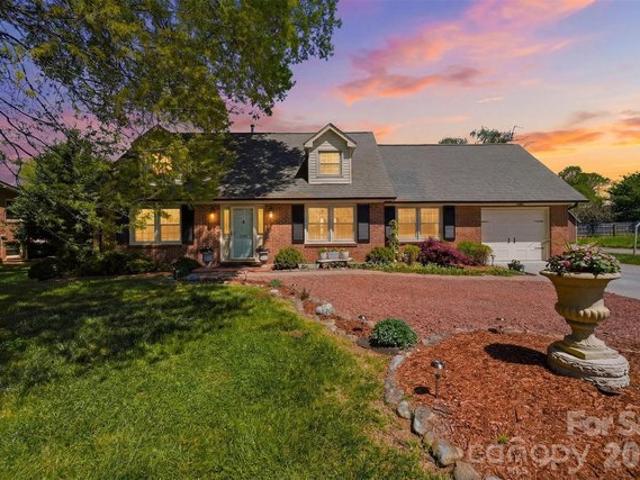 2315 29th Avenue Dr NE, Hickory, NC 28601