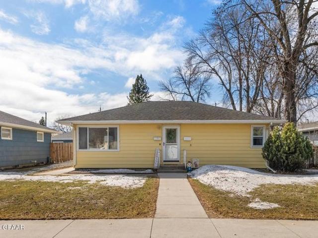 2315 9th Ave N, Grand Forks, ND 58203