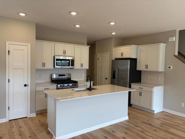 23162 Creekview Ct, Rogers, MN 55374