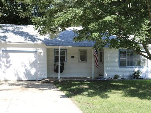 2316 SW Madeline Ln, Topeka, KS 66614