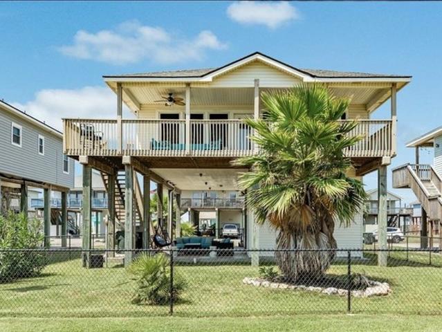 23171 Fresca St, Galveston, TX 77554