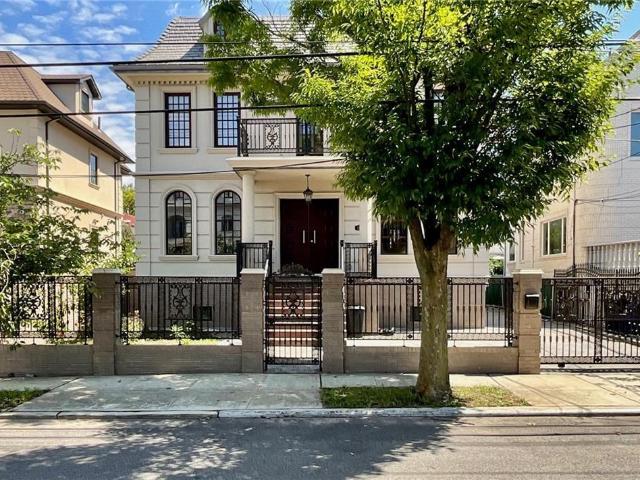 2317 East 63rd Street | Compass