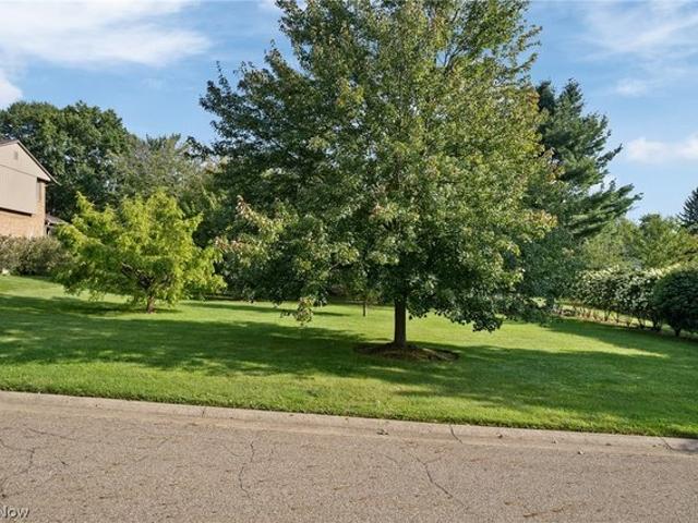 2317 Raintree St NE, Canton, OH 44705