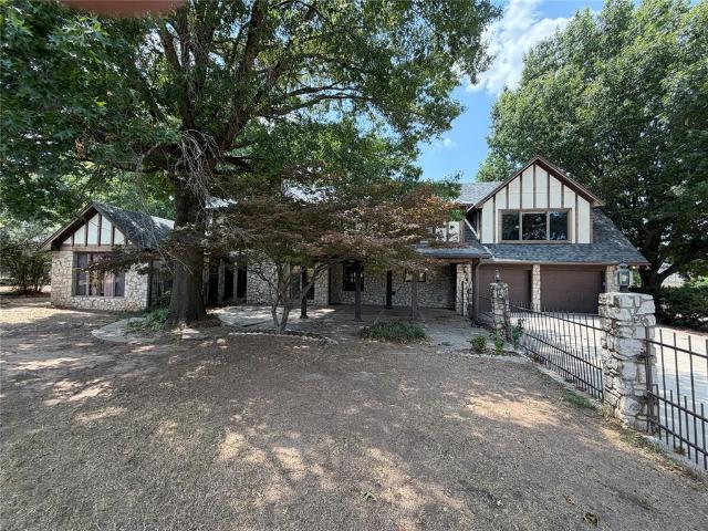 2317 Robinwood Circle