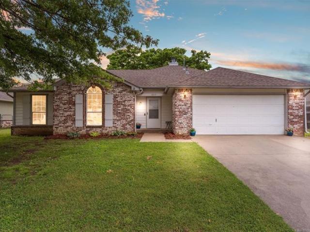 2317 SW Quail Run Dr, Claremore, OK 74019
