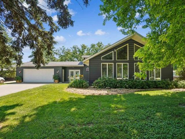 2317 S Frederick Ave, Oelwein, IA 50662