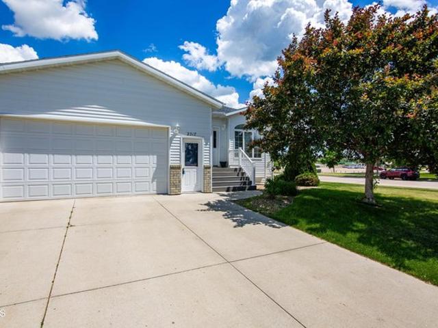 2317 Santa Barbara Dr, Bismarck, ND 58504