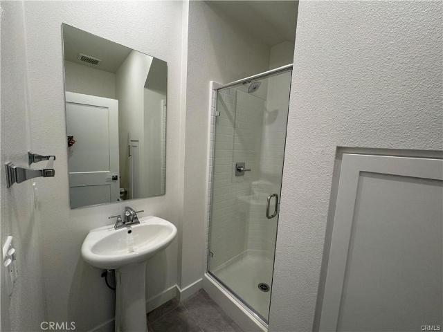 2317 W Broadway 60