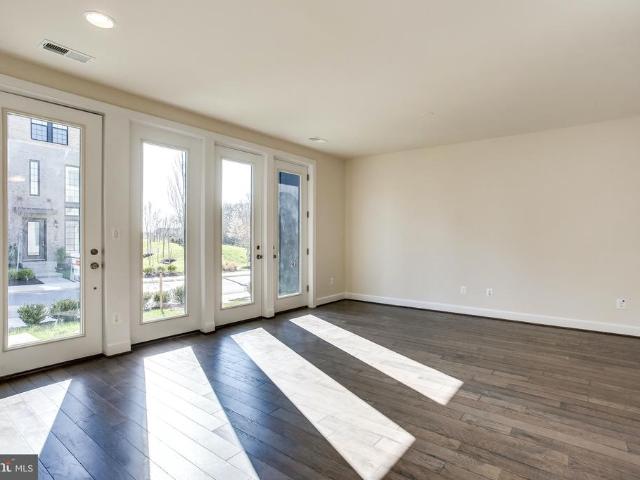 23189 Hampton Oak