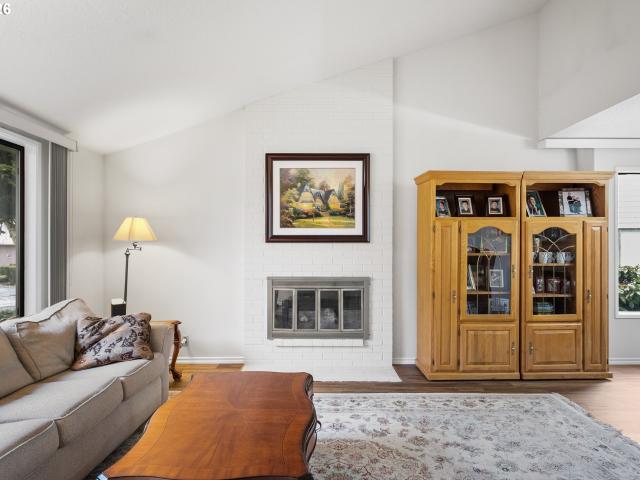 2318 se balboa dr