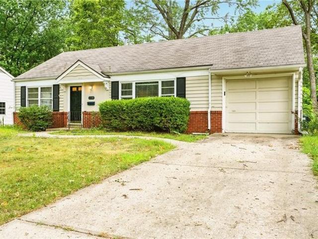 2318 W 79th St, Prairie Village, KS 66208
