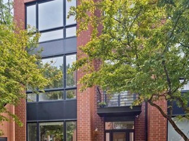 2318 W Wolfram St, Chicago, IL 60618