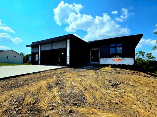 2319 N 8th Ct, Indianola, IA 50125