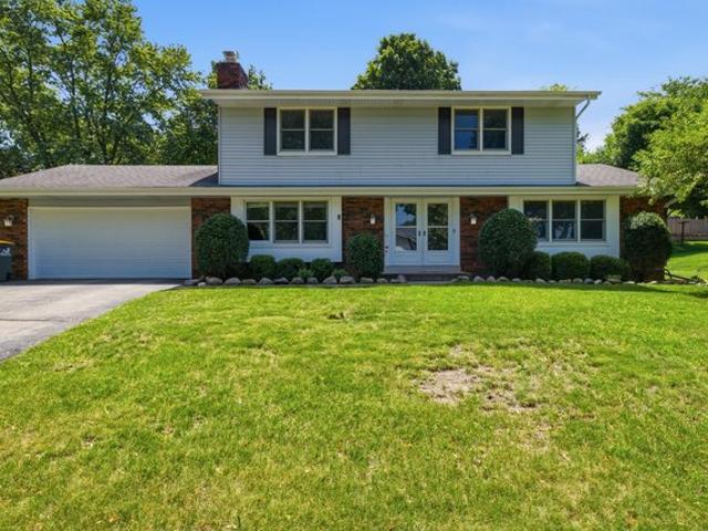 2319 Napa Trl, Waukesha, WI 53188